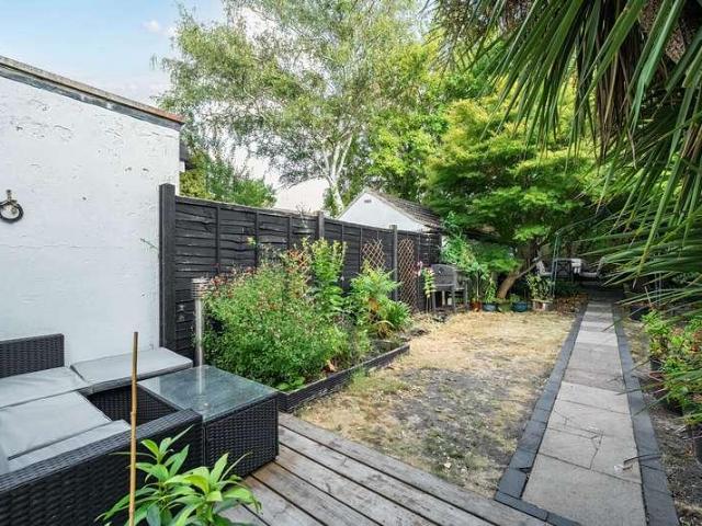 2 bed house for sale