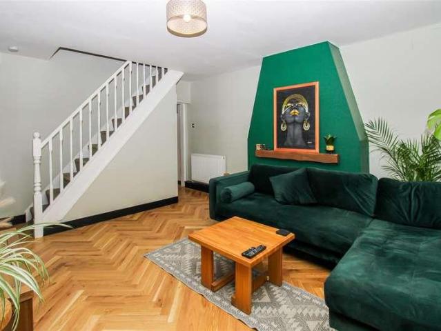 2 bed house for sale