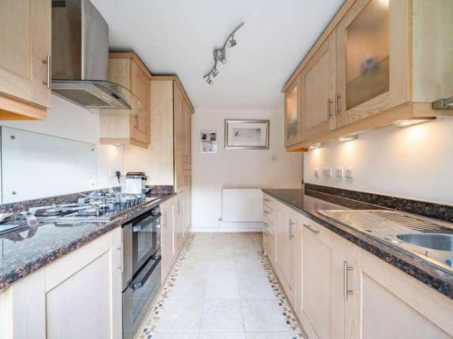 2 bed house for sale