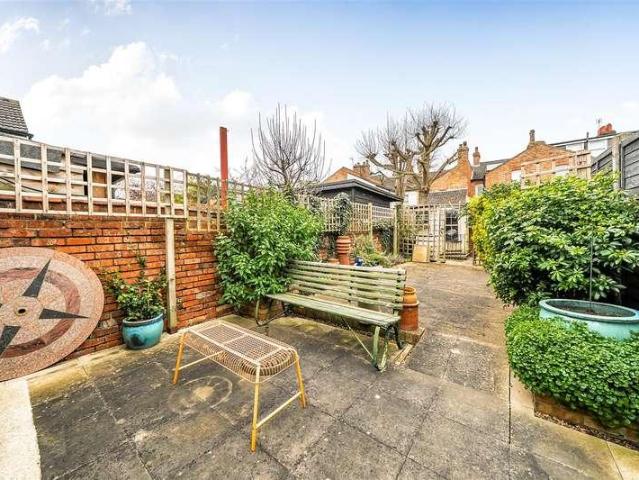 2 bed house for sale