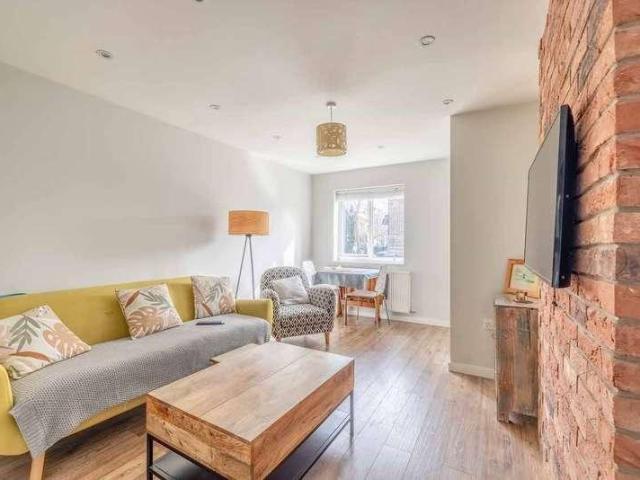2 bed house for sale