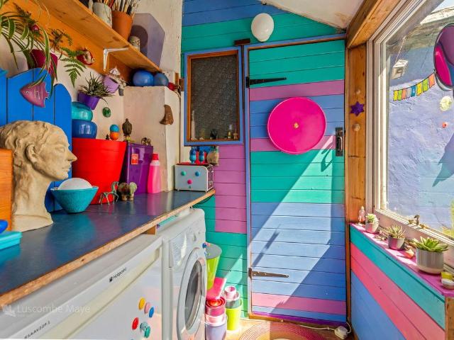 2 bed house for sale