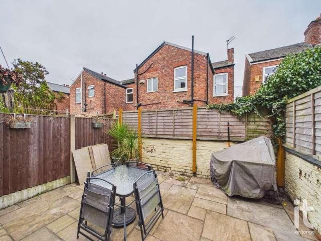 2 bed house for sale
