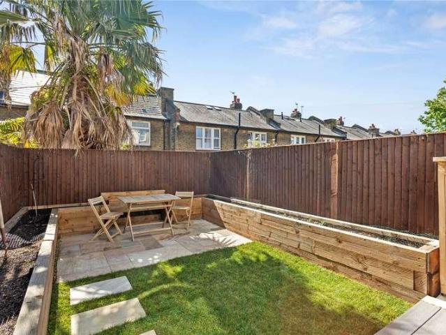 2 bed house for sale