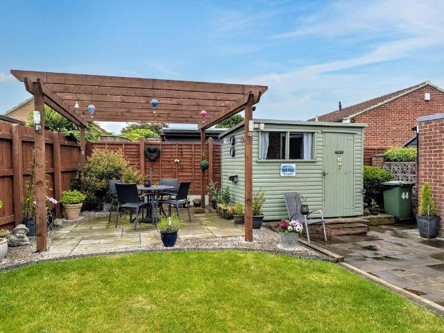 2 bed house for sale