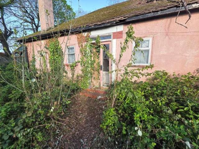 2 bed house for sale