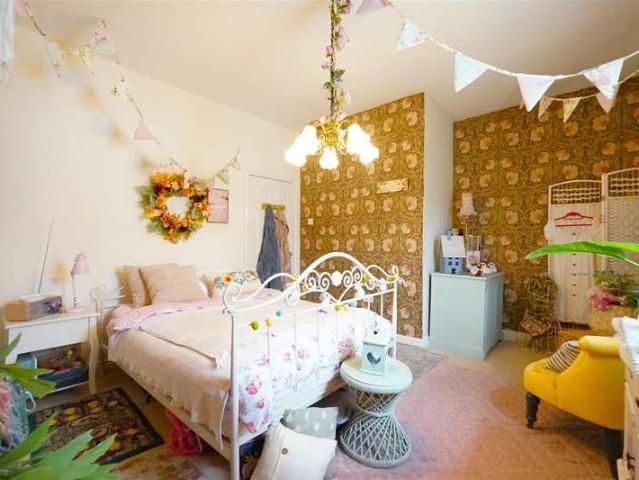 2 bed house for sale