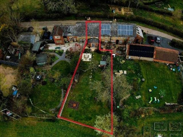 2 bed house for sale