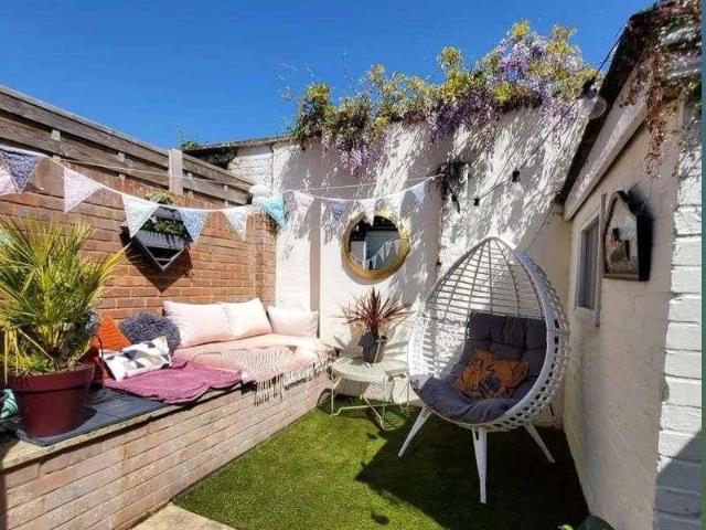 2 bed house for sale