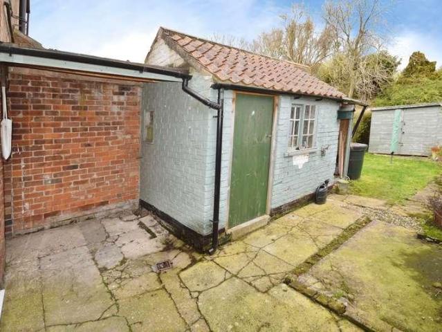 2 bed house for sale