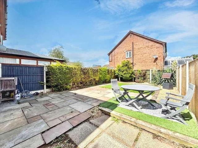 2 bed house for sale