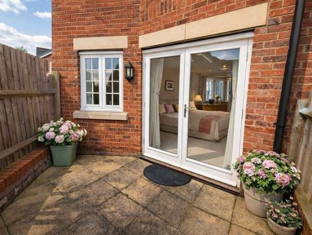 2 bed house for sale