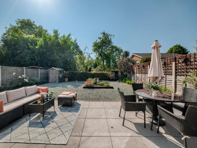 2 bed house for sale