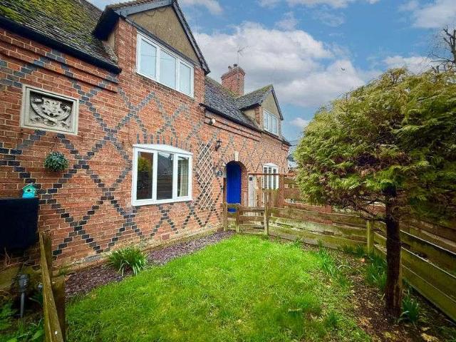 2 bed house for sale