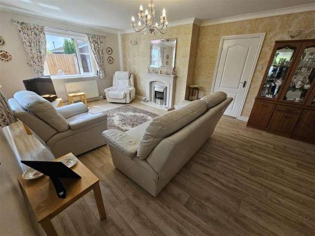 2 bed house for sale