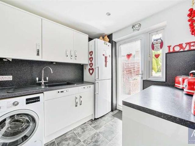 2 bed house for sale