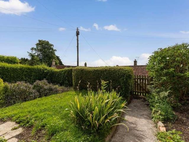 2 bed house for sale