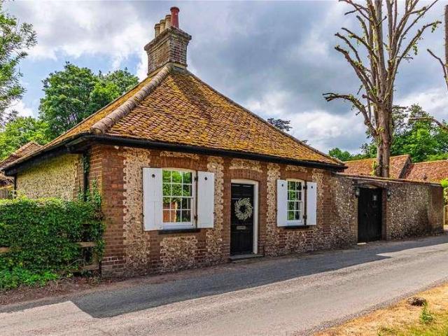2 bed house for sale