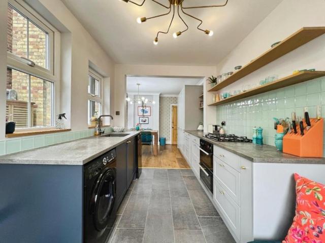 2 bed house for sale