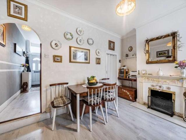 2 bed house for sale