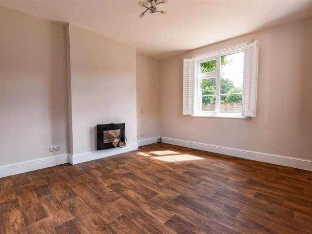 2 bed house for sale