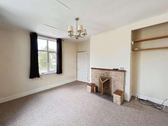 2 bed house for sale