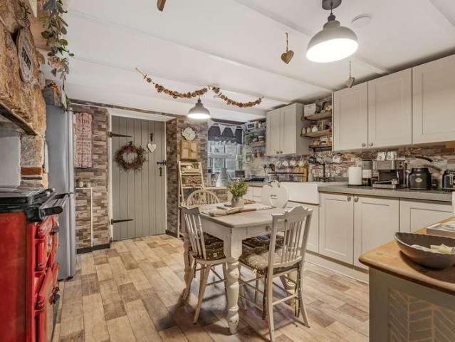 2 bed house for sale