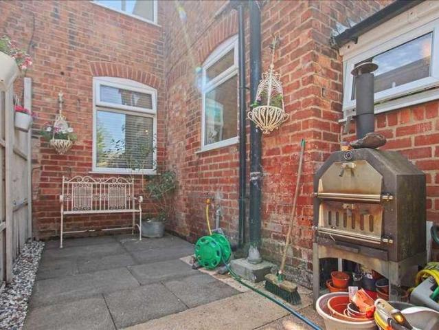 2 bed house for sale
