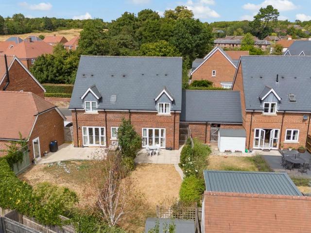 2 bed house for sale