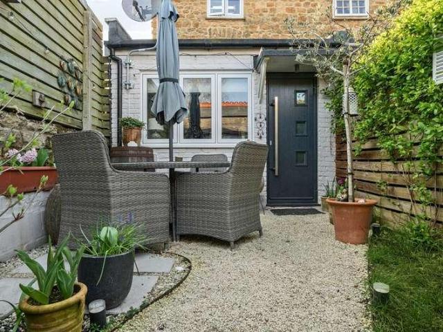 2 bed house for sale