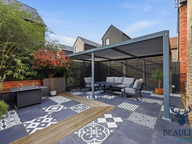 2 bed house for sale