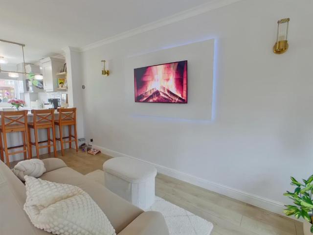 2 bed house for sale