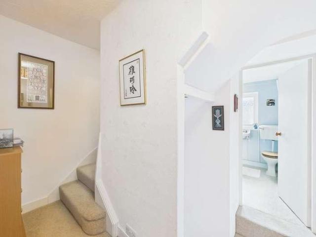 2 bed house for sale