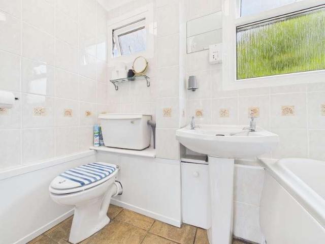 2 bed house for sale