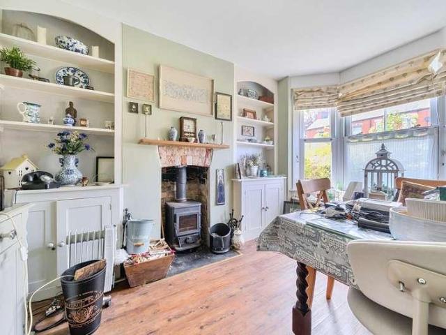 2 bed house for sale
