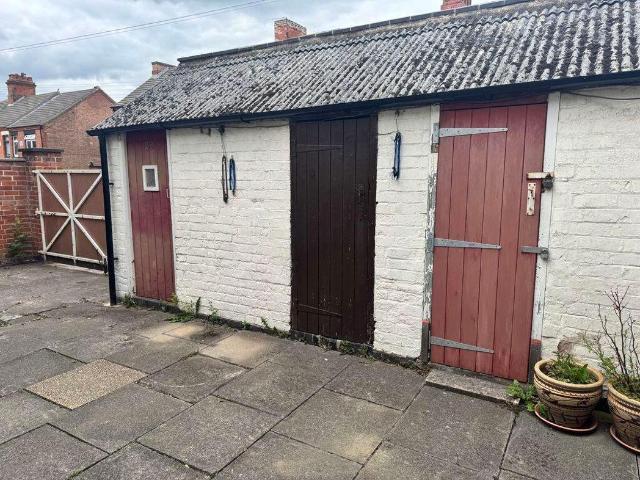 2 bed house for sale