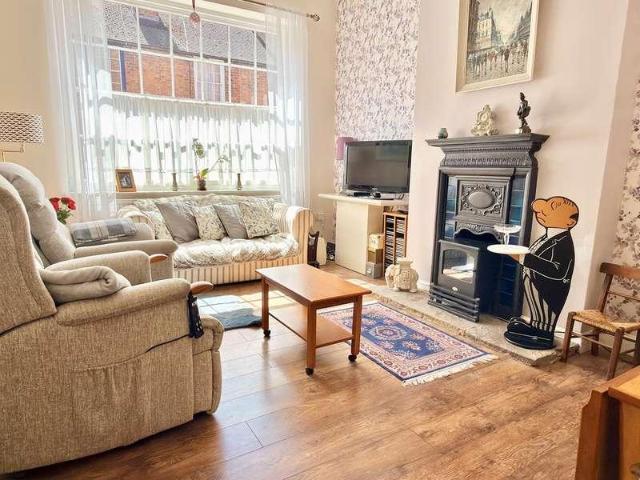 2 bed house for sale