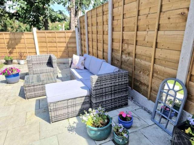 2 bed house for sale