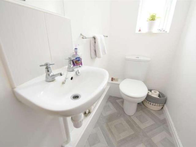 2 bed house for sale
