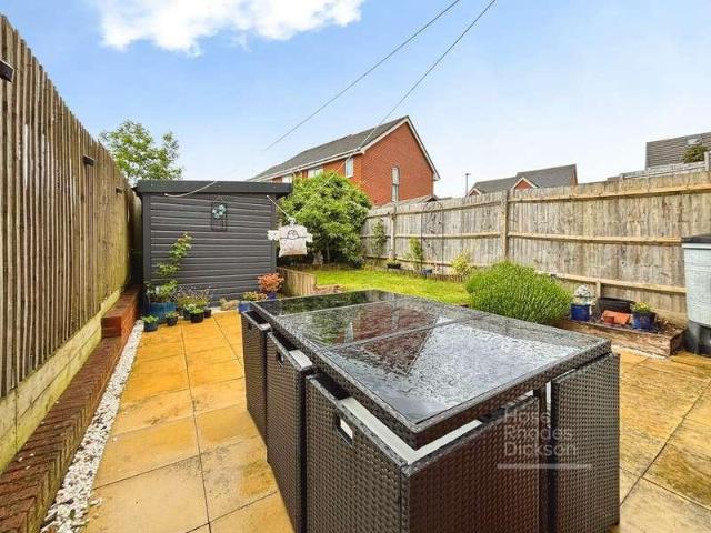 2 bed house for sale