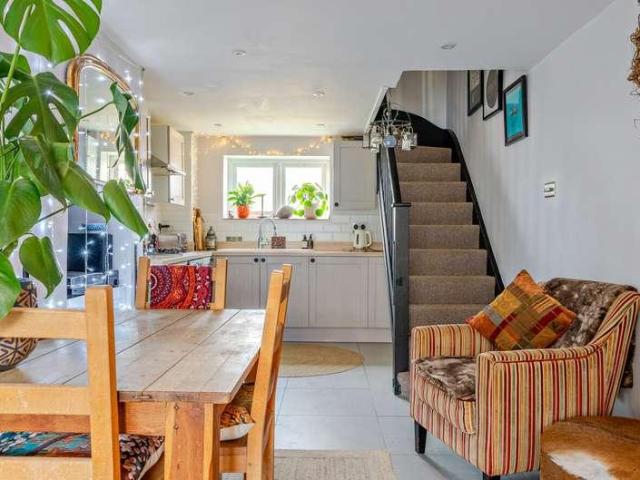 2 bed house for sale