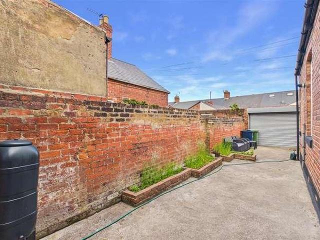 2 bed house for sale