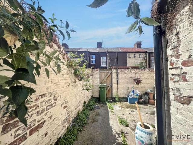 2 bed house for sale
