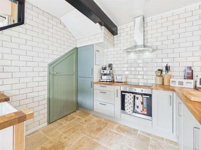 2 bed house for sale