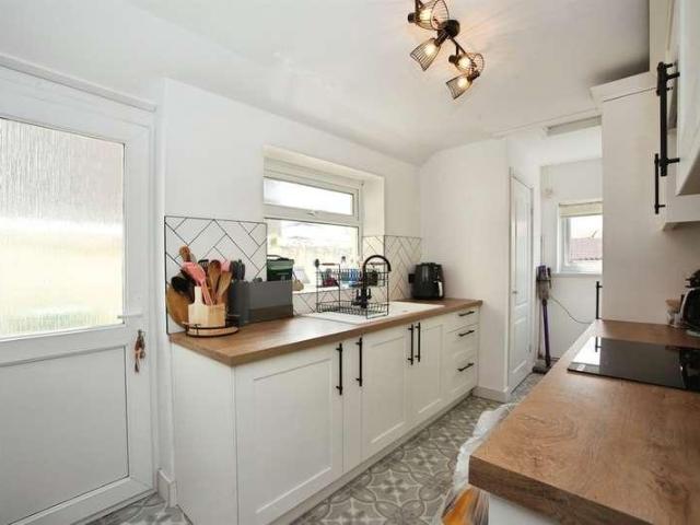 2 bed house for sale