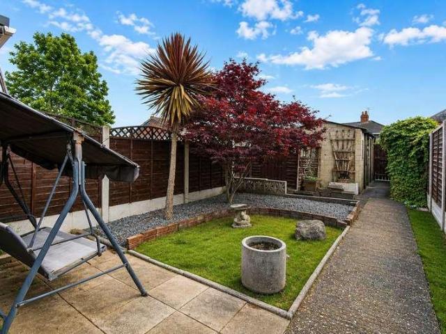 2 bed house for sale
