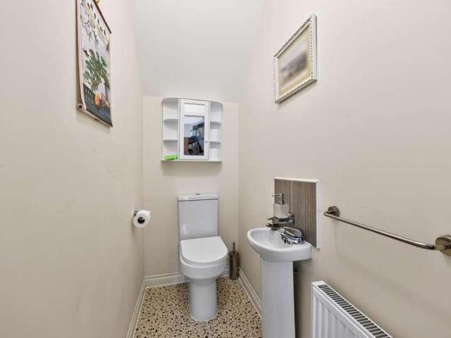 2 bed house for sale