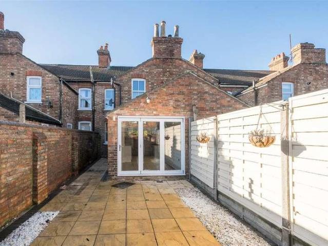 2 bed house for sale