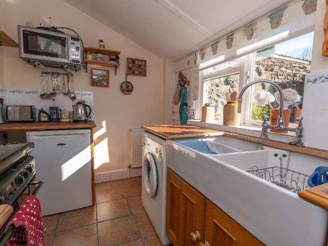 2 bed house for sale