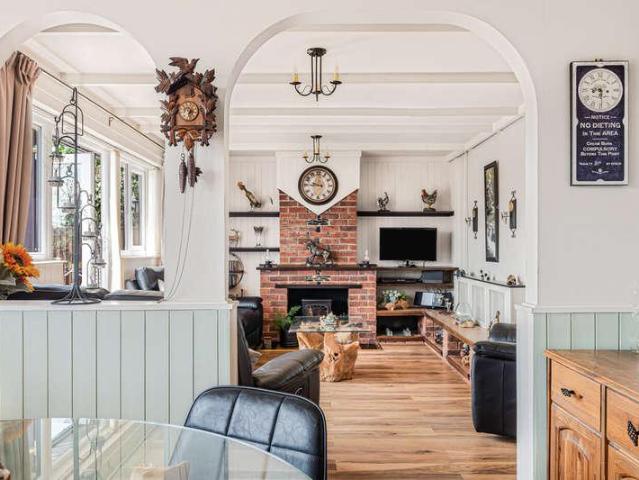 2 bed house for sale